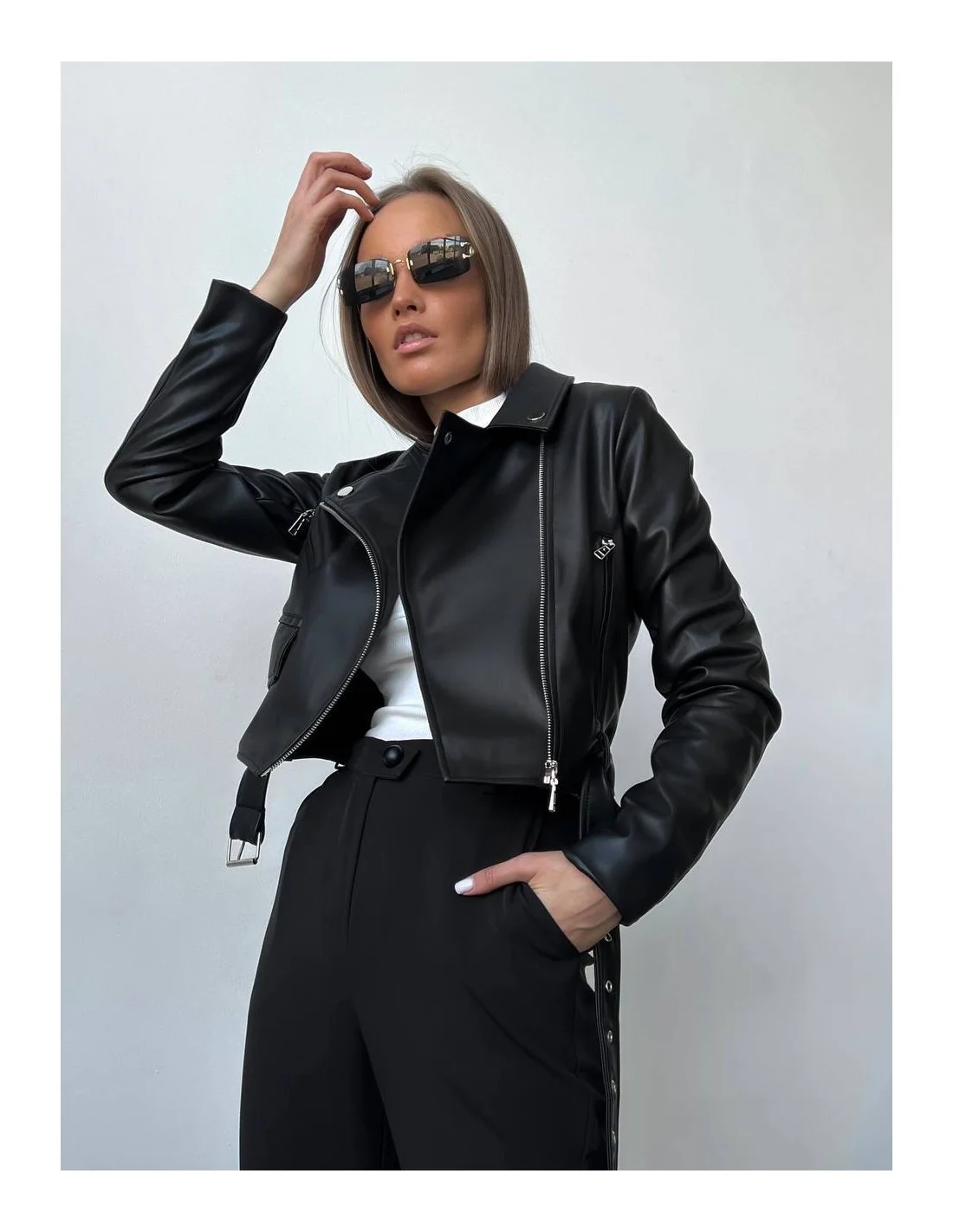 Купити Жіноча кожана куртка,вкорочена косуха,у